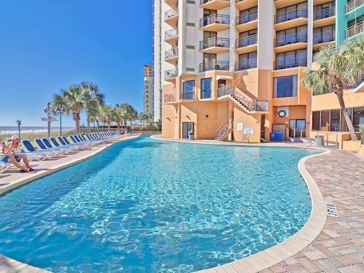 Beautiful Oceanfront, Full Kitchen, Pet Friendly - Myrtle Beach, SC