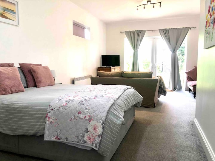 The Annexe - Caldicot Castle