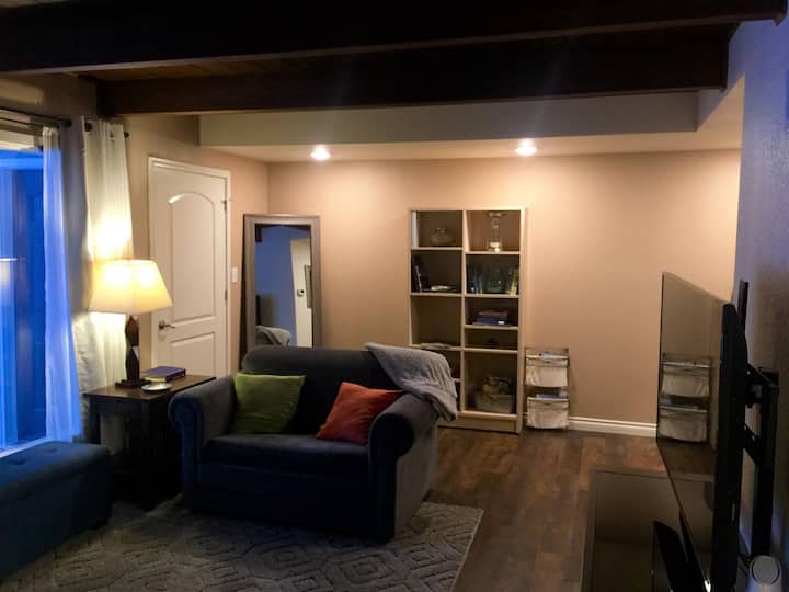 Bootlegger Bungalow - Downtown Anchorage - Anchorage