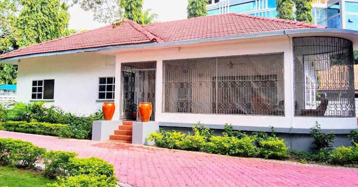 Windsor House: Serviced & 2 Acre Enchanted Garden - Tanzania