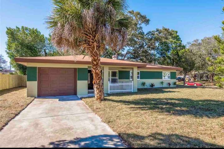 Entire 4br Home 10mins Away From Beaches! - Clearwater Beach, FL