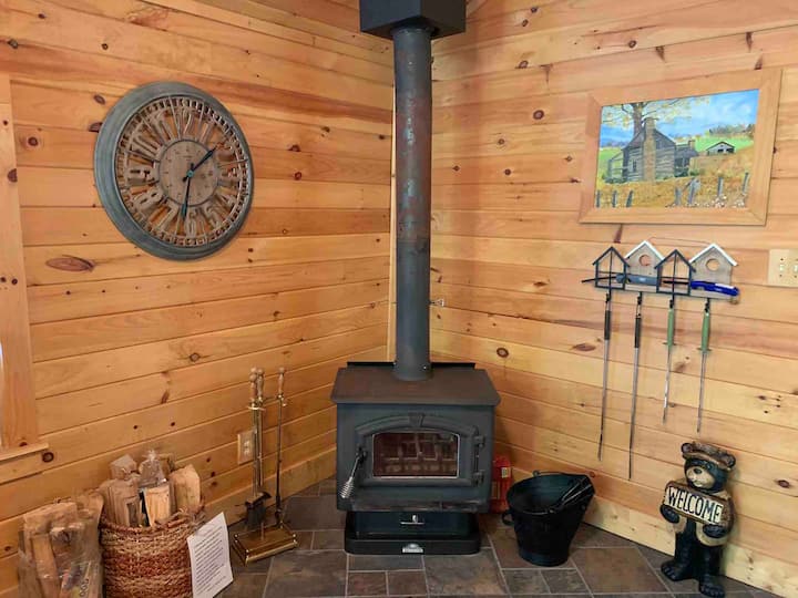 Romantic Chalet W/ Hot Tub Close To Roan Mountain - Roan Mountain, TN