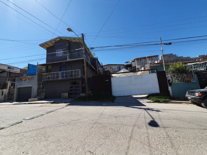 Casa Llena De Vida Con Alverca Techada - Tijuana