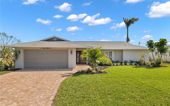 Lakeside Paradise Near Top Beaches & Golf - Fort Myers Beach, FL