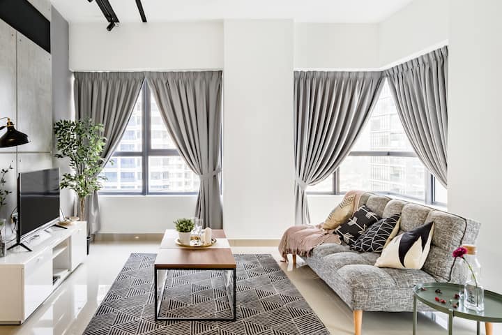 An Exquisite Apartment In An Artistic Building - Kuala Lumpur