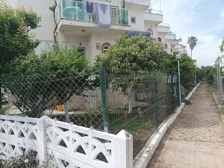 Site Içi Olduğu Için Açık Otopark Vardır - Silifke
