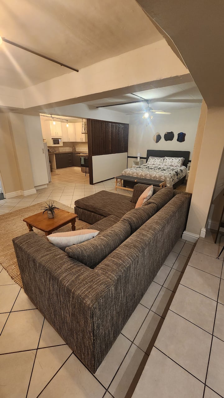 Soho Studio - Open Plan & Garden - Durban