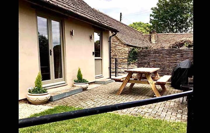 The Old Stables - Somerford Keynes