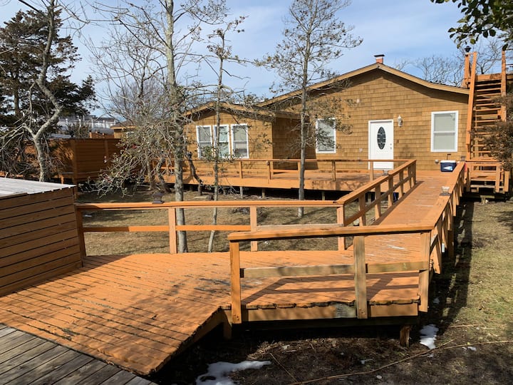 Group Friendly House. Only 5 Mins From Town/beach. - Fire Island, NY