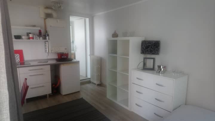 Charmant Studio Meublé 3 Mn Rer A Rueil-malamaison - Chatou