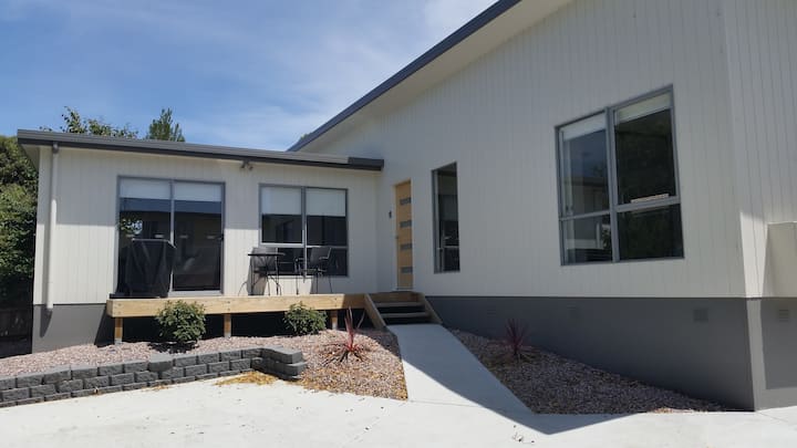 Cedar Cottages Blackmans Bay - Country Suite - Bruny Island