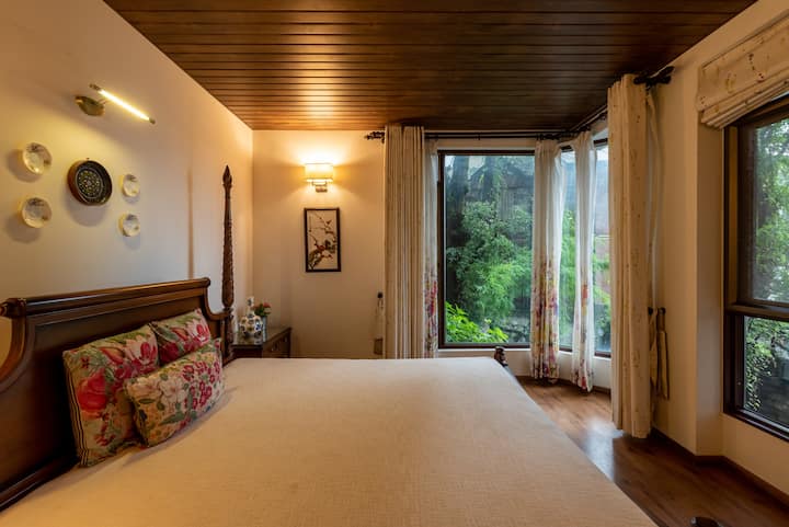 Lake View 3bhk Close To Mall Road L Zen Den - Nainital