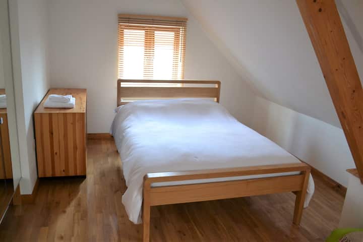 Spacious Duplex Apartment Minutes Walk To Station - Chippenham