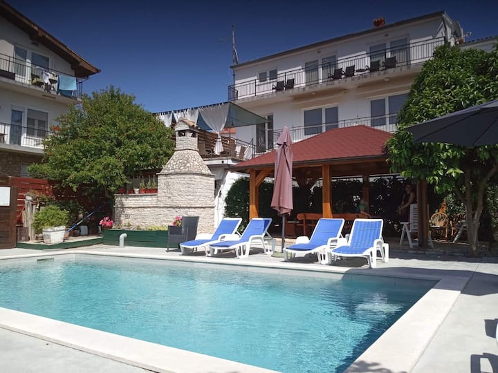 Large Apartment In Villa W/ Pool & Jungle Garden - Pula