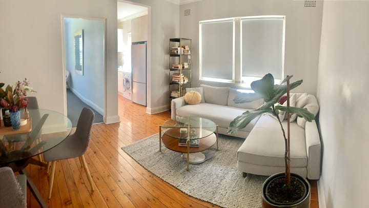 Chic Art Deco Bondi Pad - Beaches, Shops, City - Randwick