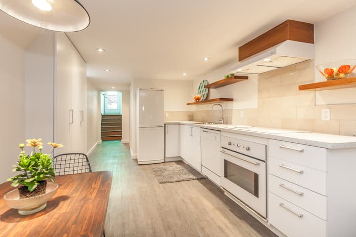 Comfortable Little Portugal, Sleeps 4 - Toronto, ON