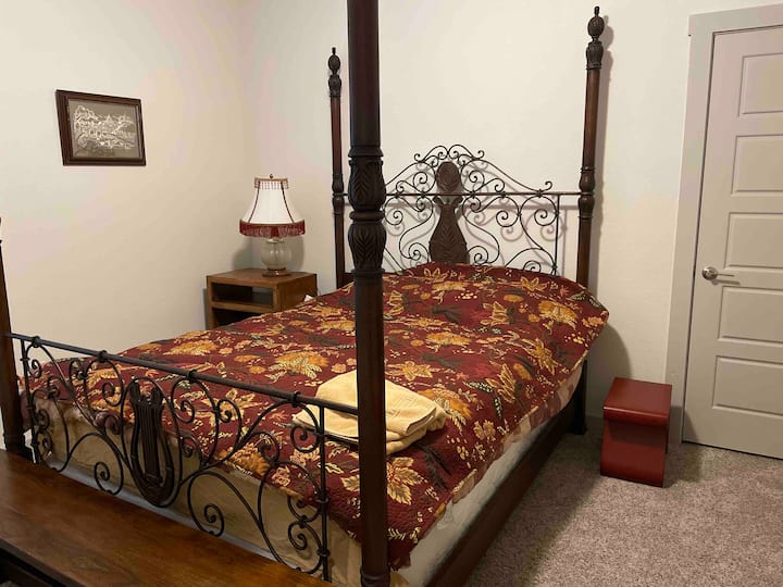 Private Bedroom In Pflugerville, “Hutto” - Pflugerville, TX
