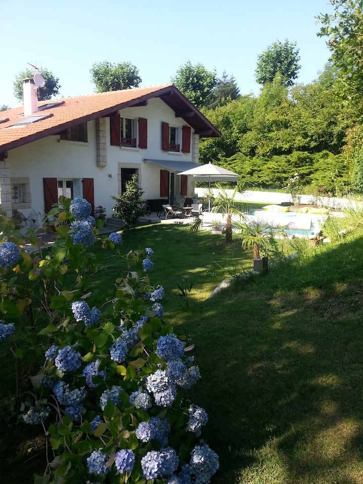 Studio Tout Confort Dans Grand Jardin - Baskenland