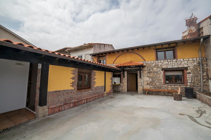 Casa Montañesa En La Costa - Santander, Spain