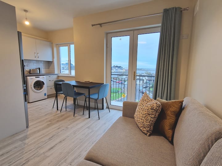 "The Claddagh Ring", 2 Bed Apt, Galway City Centre - Galway
