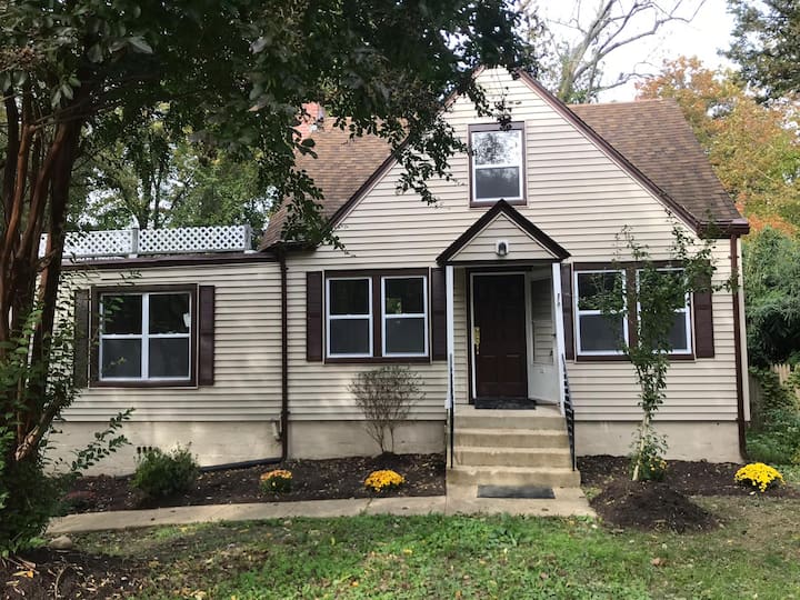 1950 Vintage Cottage | Quiet Haven Near D.c. - Fairfax, VA