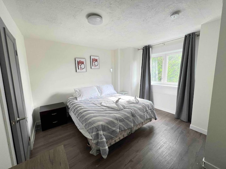 Peaceful Escape-1 Queen Bed, Couch, Parking, Wifi - Saint John