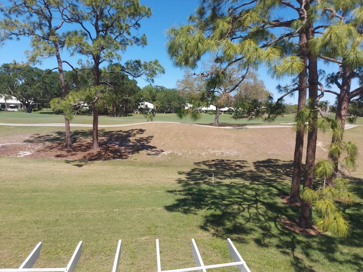 Golfview C/w Private Golf Membership- 2 Bed Condo - ベニス, FL