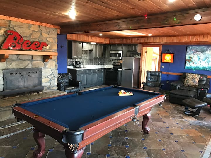 High-n-helen, Hottub-pool Table-vibe Bed-in City! - Helen, GA