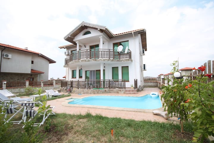 Bozhurets Black Sea - Topola