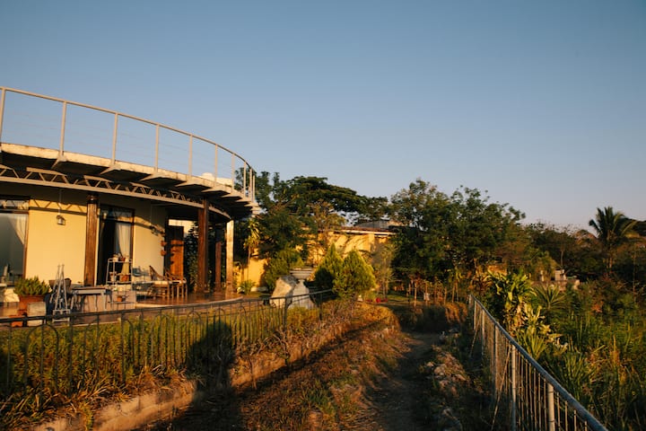 Artist House Over Lago De Coatepeque - El Salvador