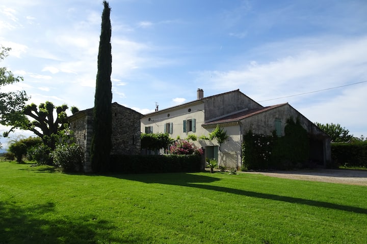 Les Hirondelles Belle Ferme Restaurée: 8-10 Perso - Drôme