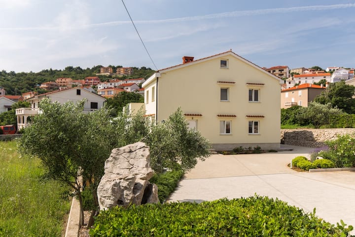 Apartment Elena 2 With Nice Garden - Punat