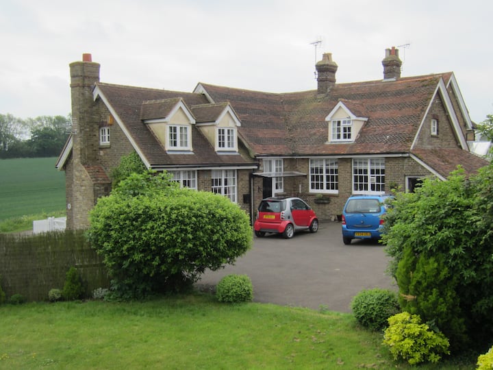 Old School In Splendid Rural Setting Own Bathroom - Faversham