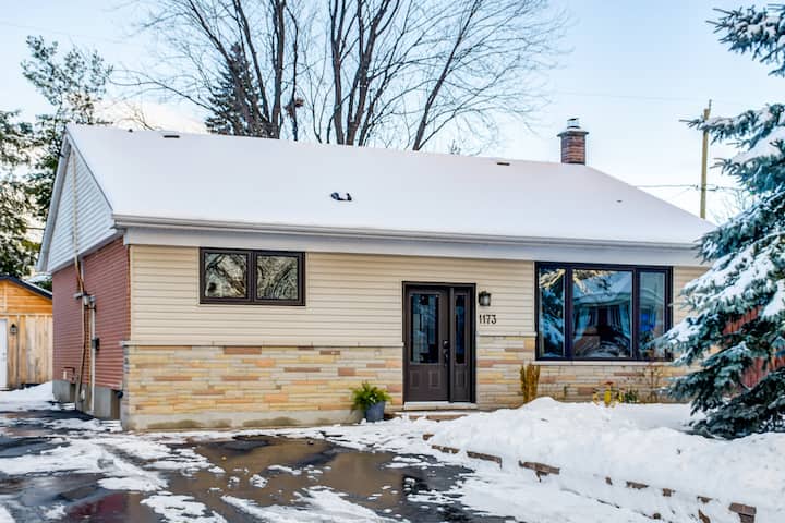 Beautiful Modern Three Bedroom With Parking! - Ottawa