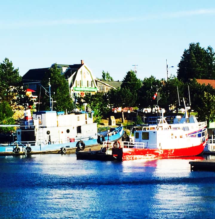 Private Bedroom #3 The Belrose Inn And Boutique - Tobermory