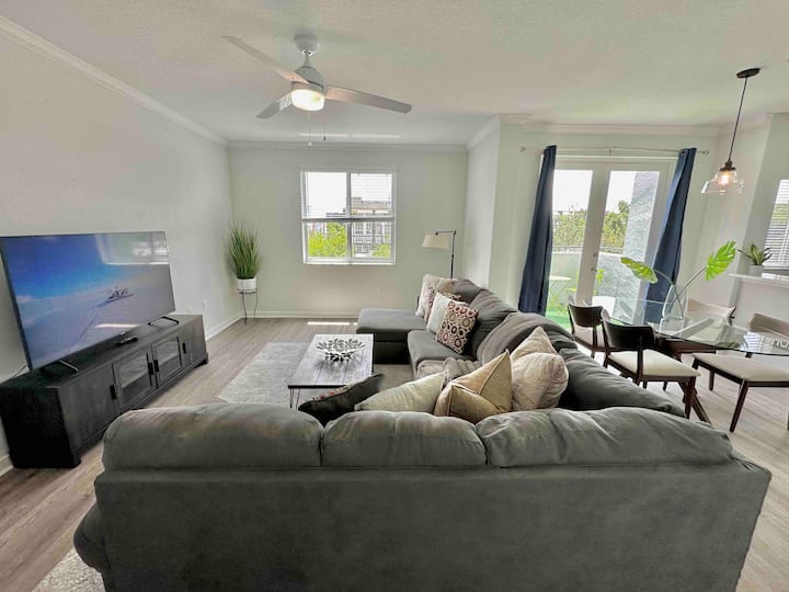 Spacious Resort Style Ftl Condo • 2 Beds 2.5 Baths - Fort Lauderdale, FL