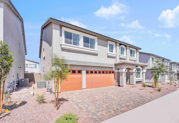 4000sf Luxe Home｜near Strip｜pooltable｜tv In All Rm - Las Vegas, NV