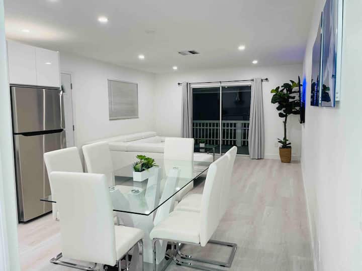 Beautiful Apartment Two Mins Away From The Beach! - Fort Myers Beach, FL