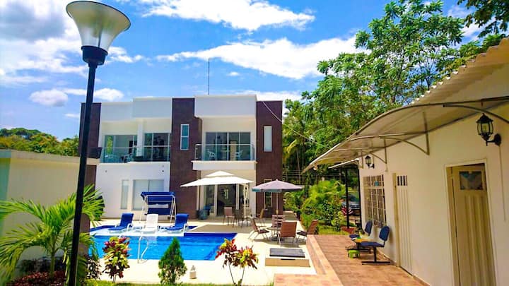 Casa Quinta Santana
Melgar/tolima
8 Mts Del Pueblo - Melgar
