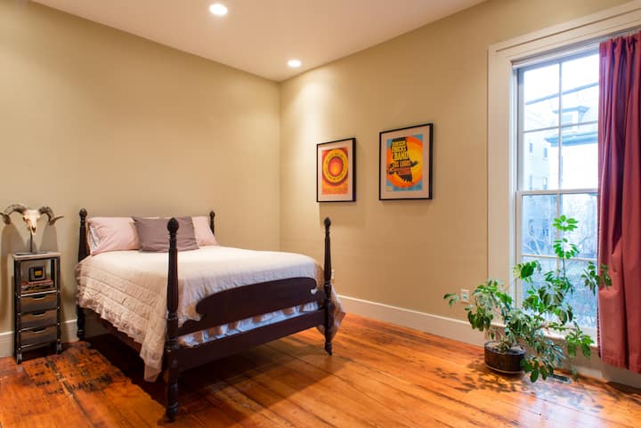 Charming, Quiet Fort Hill One-bedroom - Boston, MA
