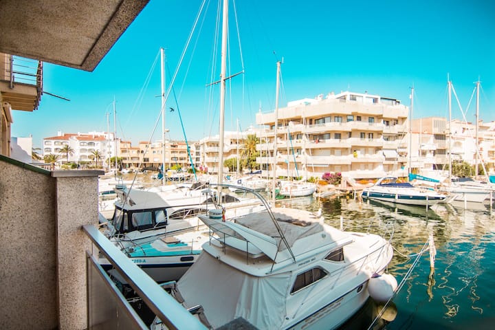 Norfeu - Www·empuriaholidays·com - Empuriabrava