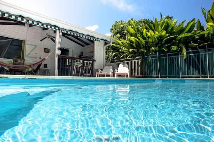 Bungalow Avec Piscine Au Coeur D'un Jardin Créole - Martinique