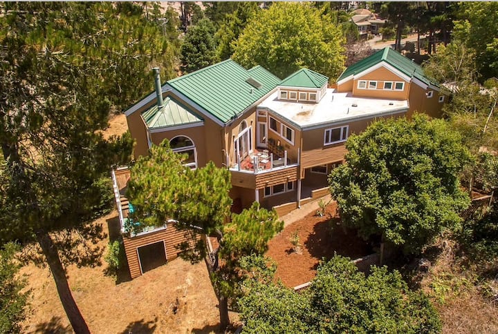 Hilltop Estate - Elegant And Inviting !!! - Cambria, CA