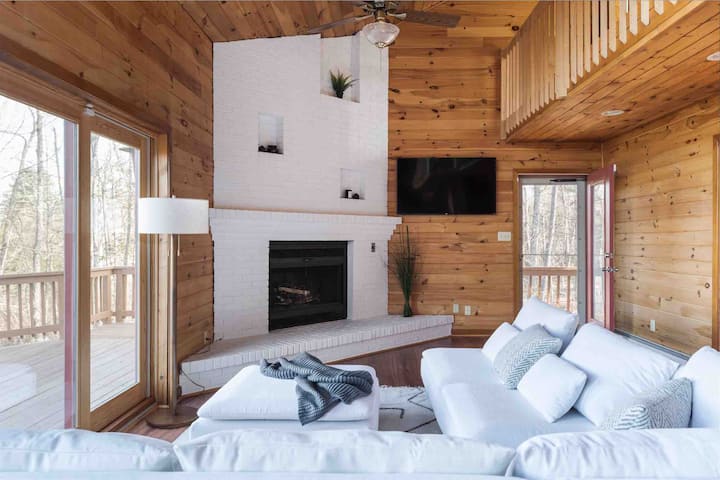 Modern & Cozy Mountain Retreat In Hudson Valley - Kerhonkson, NY