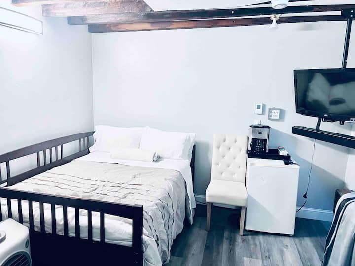 Budget-friendly Downtown Studio (2c) - Troy, NY