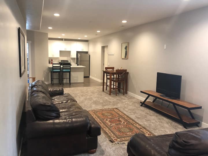 Newer Sugarhouse In-law; 5-6 Guests 1350 Sq Ft - Salt Lake City, UT
