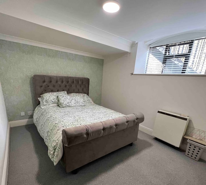 2 Bed Flat With Access To Gym And Pool! - Greenwich