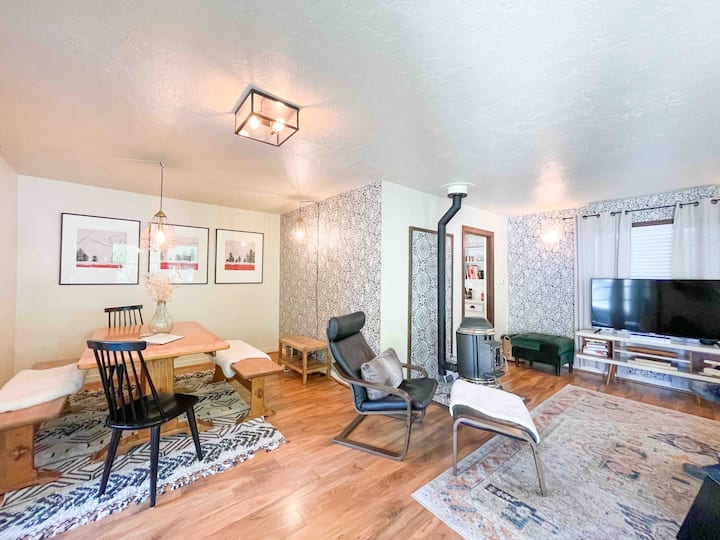 Mountain Bungalow Close To Waterfalls - Dunsmuir, CA