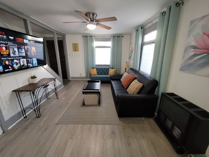 Sunset Bungalow 2bd W/ Dedicated Parking - Los Ángeles, CA