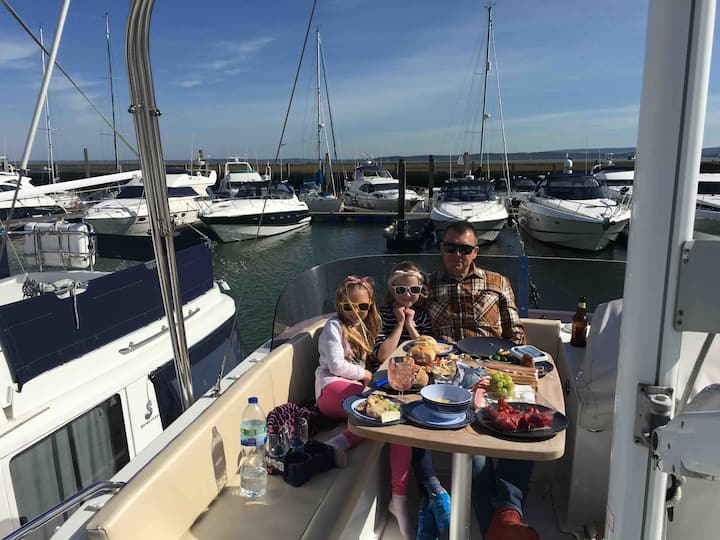 Luxury Boat Getaway - Weymouth